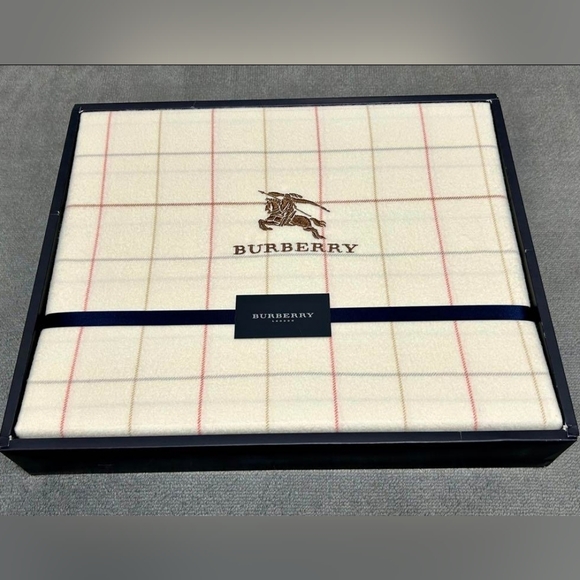 Burberry | Bedding | Burberry London Soft Cotton Sheet Or Light Blanket ...